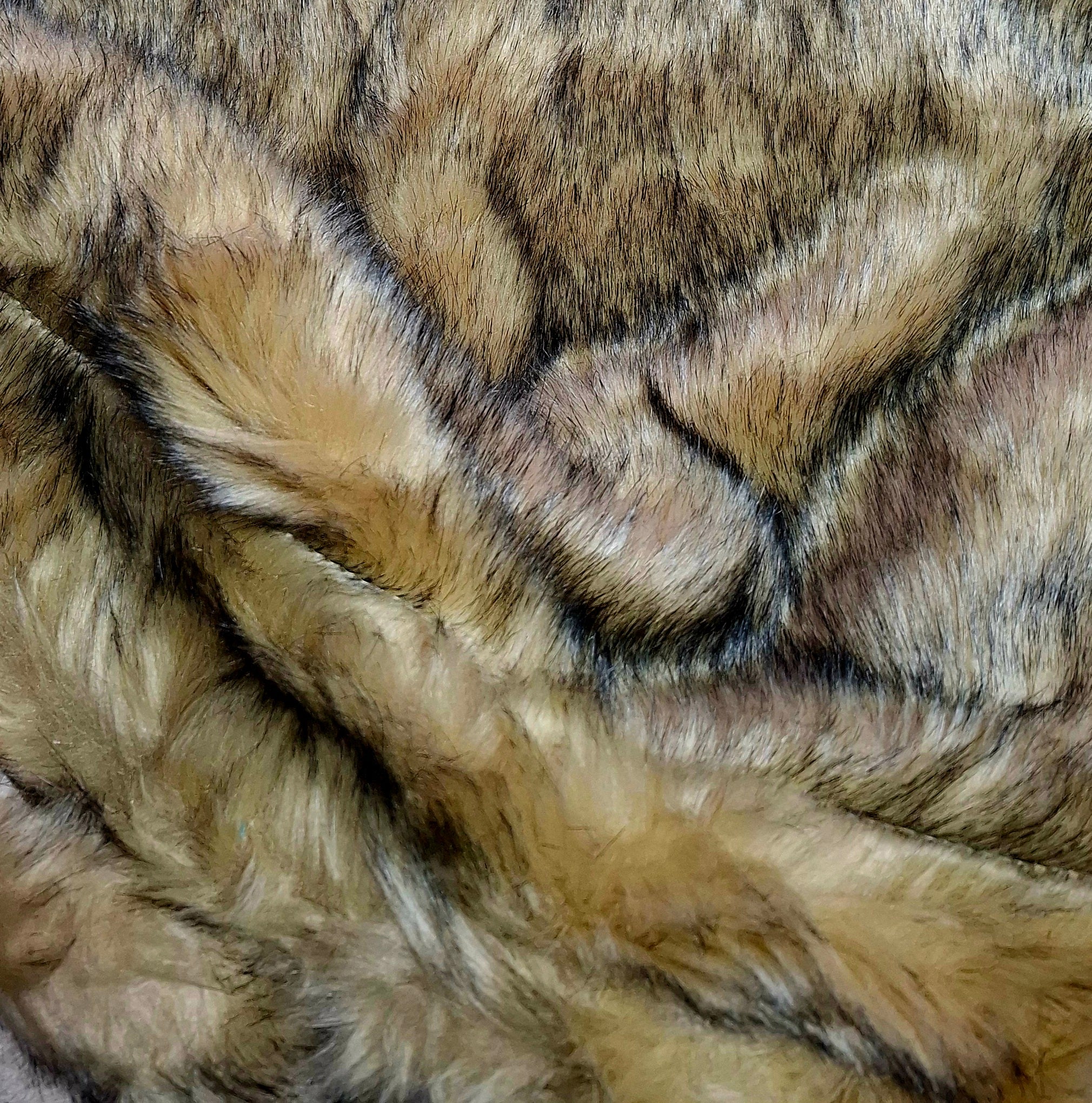 Platinum Frost Fox Luxe Fur Blanket Throw – The Carpet & Blanket Shop